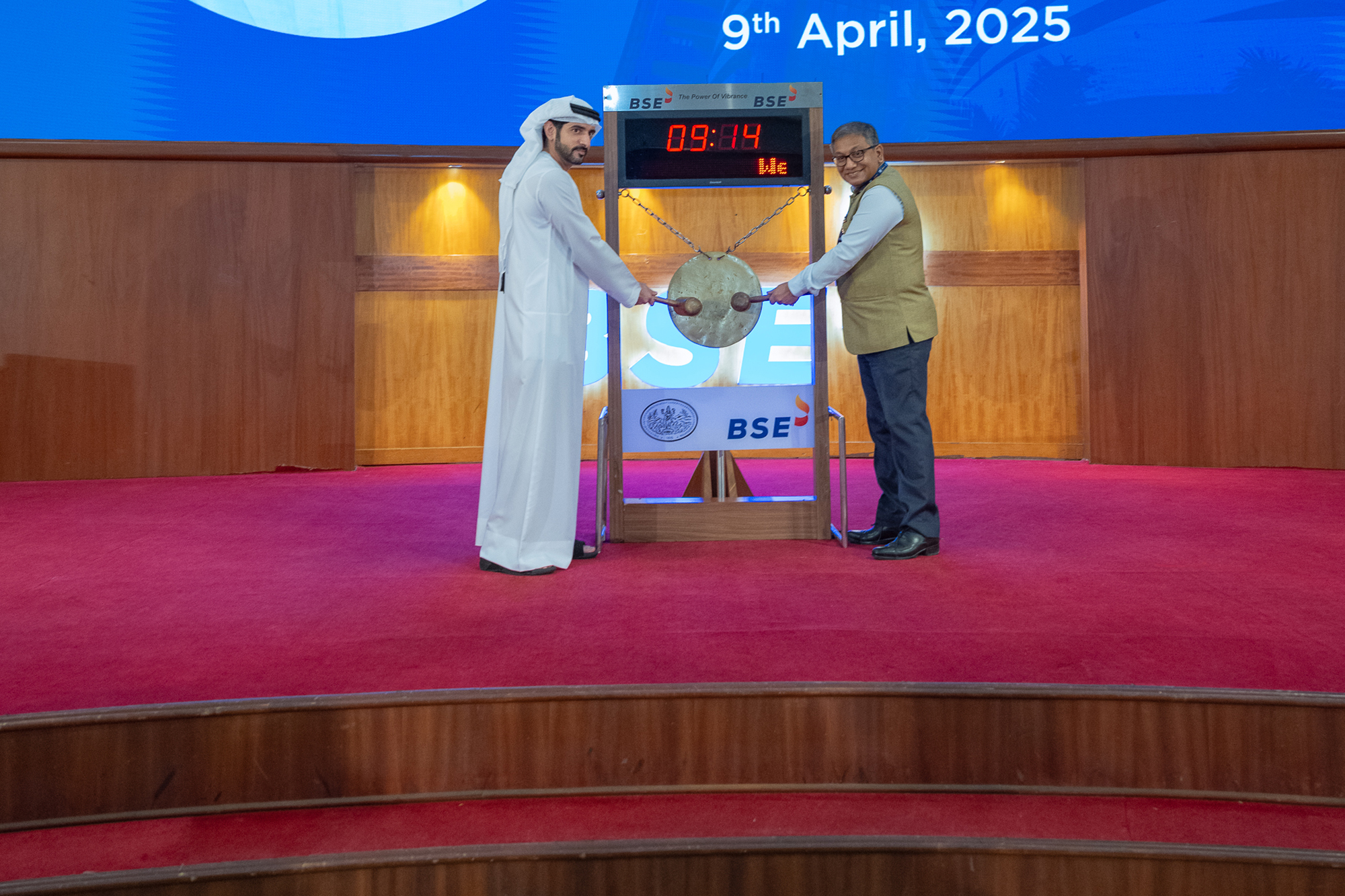 Hamdan bin Mohammed visits Bombay Stock Exchange and rings opening bell