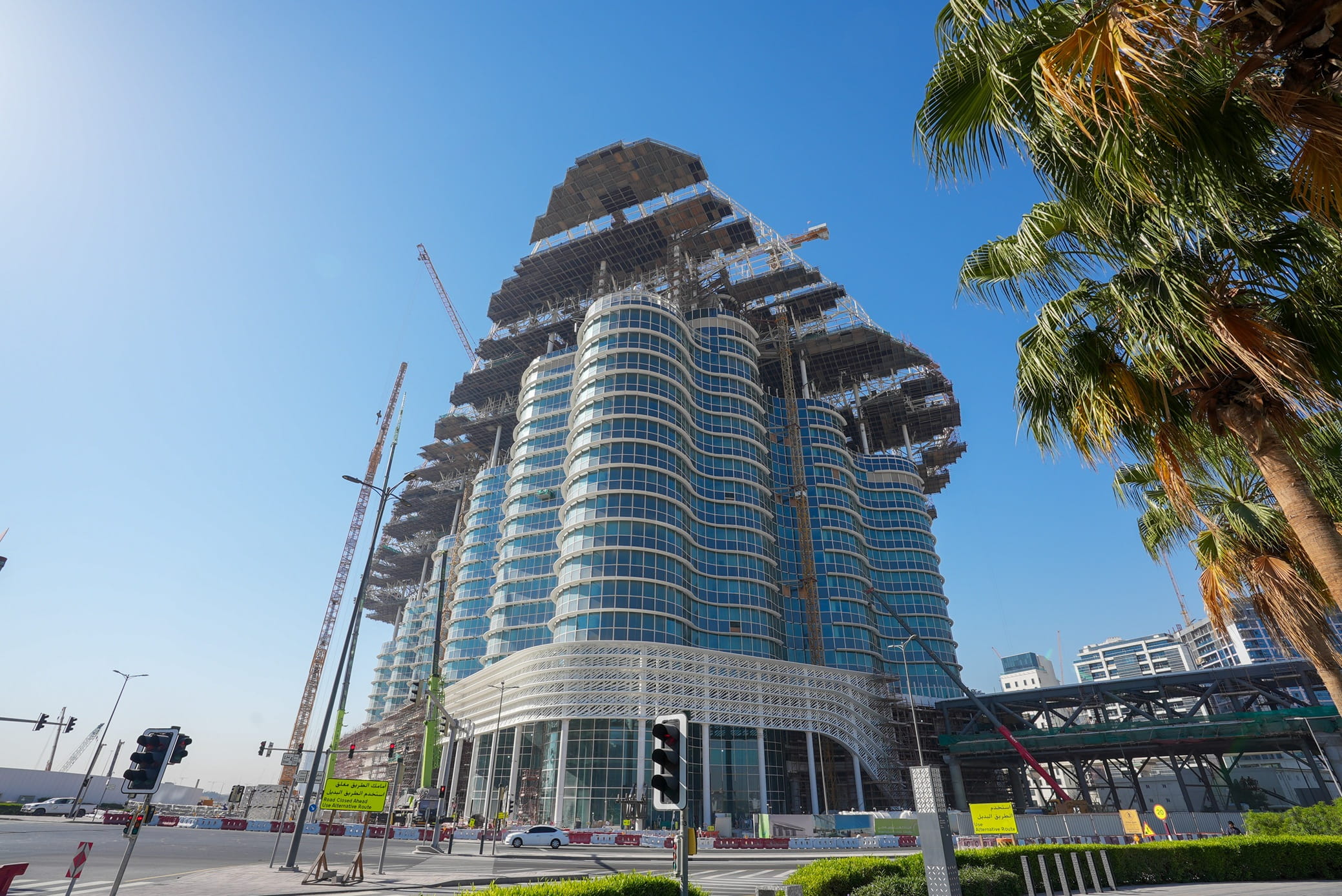 Saeed Mohammed Al Tayer reviews progress at Al Shera’a, DEWA’s headquarters
