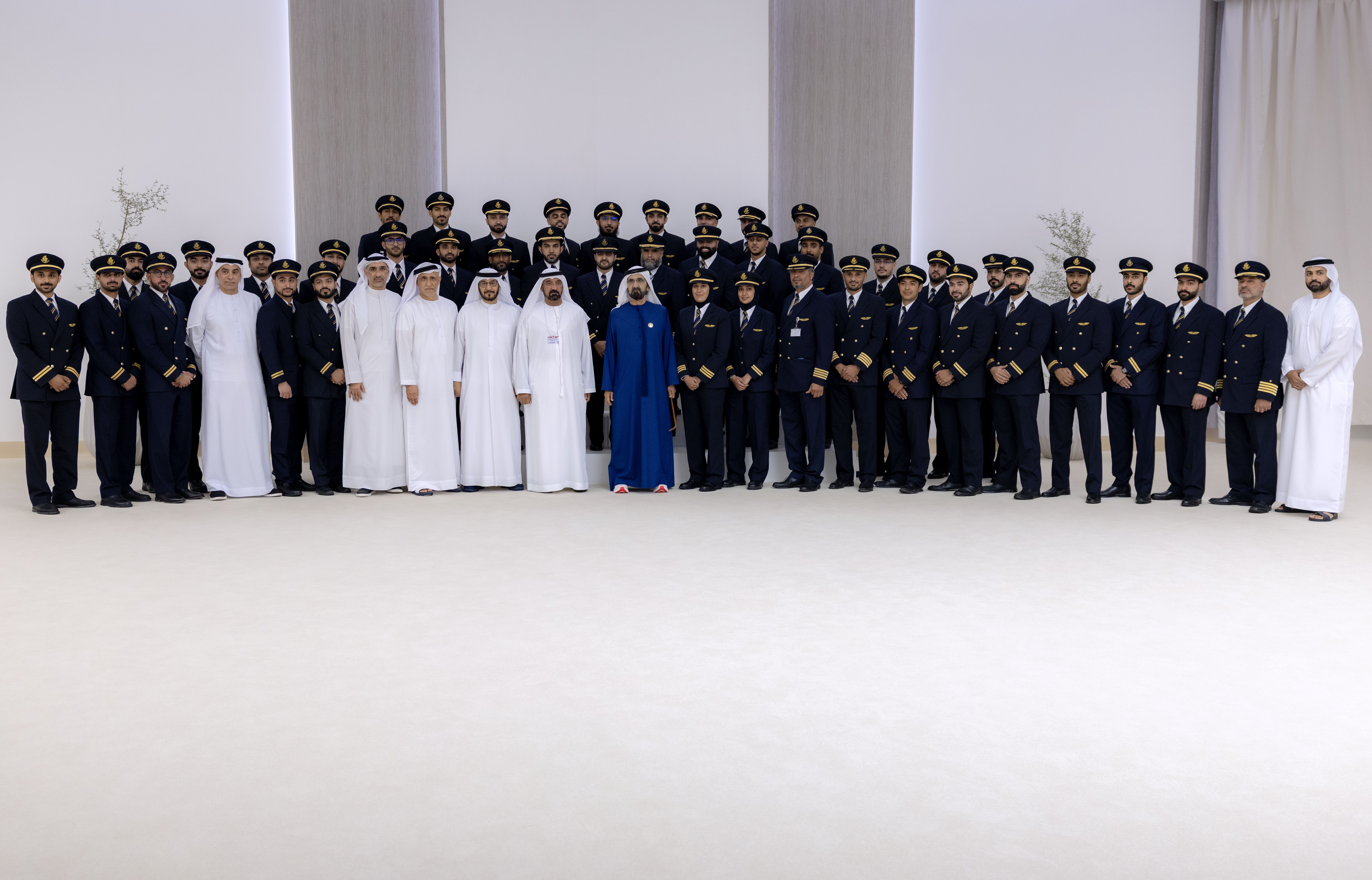 Mohammed bin Rashid meets with UAE National Emirates pilots during ...